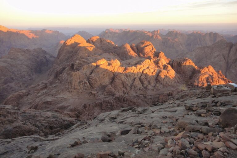 Explorando o Monte Horebe na Bíblia: Mistérios e Significados